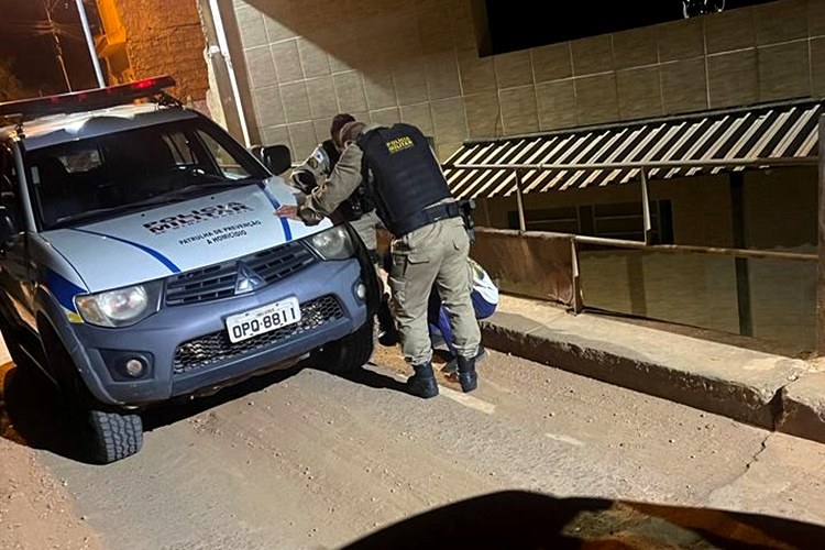 Ato de Bravura: homem é salvo pela PM ao tentar pular da ponte no ...