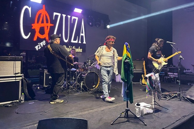 Com tributo a Cazuza e Renato Russo, aniversário de três anos da ...